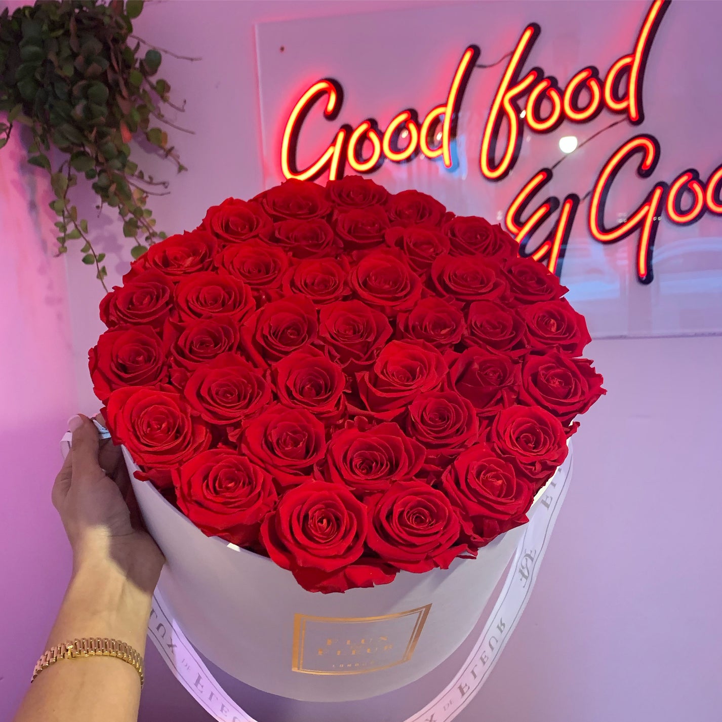 Eternity Roses - Infinity Roses - Infinity De Fleur Round - Roses In A ...